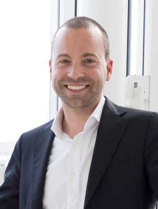 Corsair : F. Béziat directrice des RH, E. Fracassi directeur Technique ...